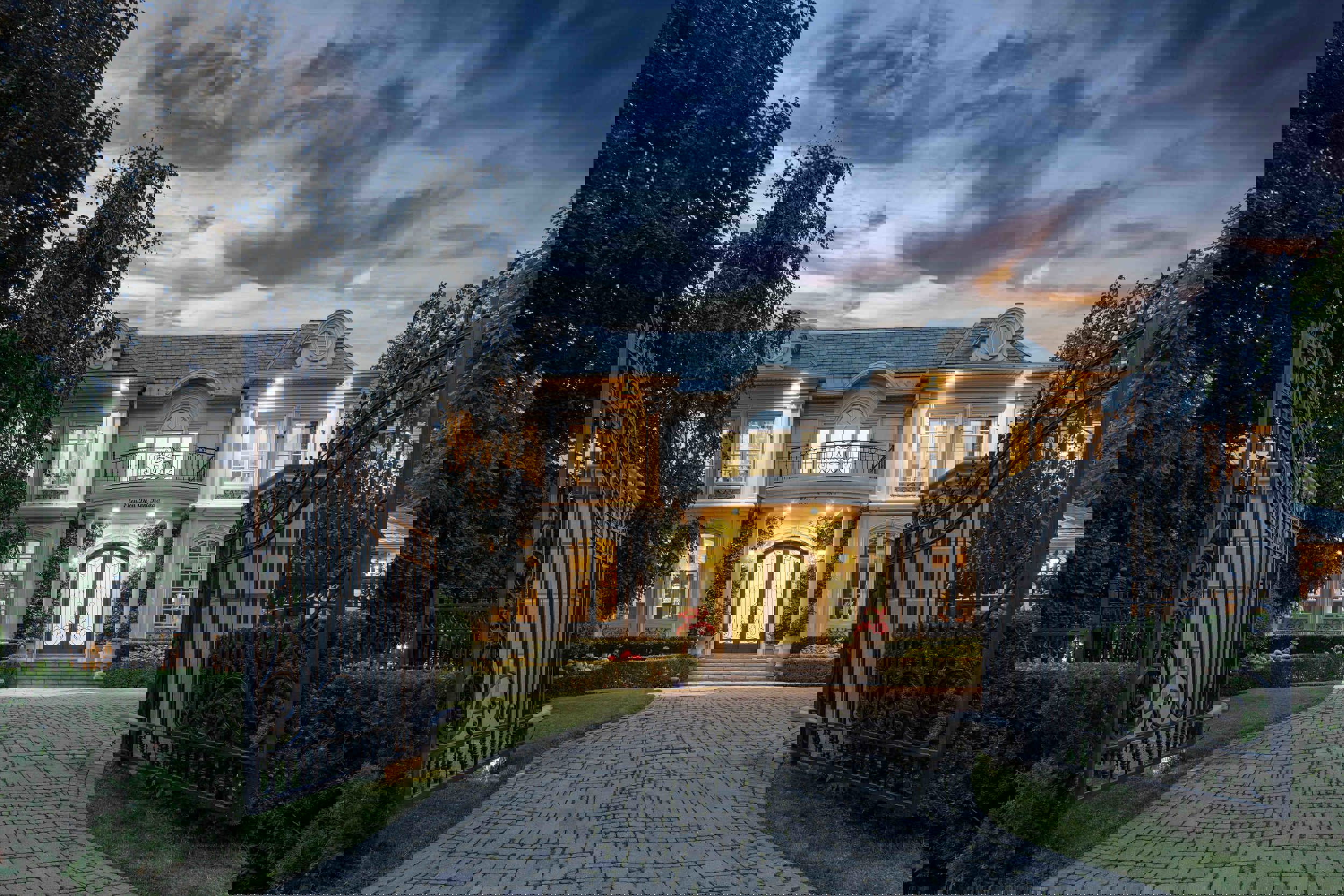 11 Doon Rd, North York, ON M2L 1M1, Canada